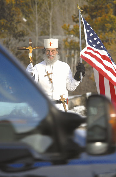 Summit County: Street preacher still smiling and waving | VailDaily.com