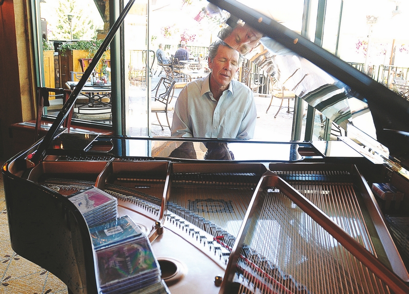 ‘Piano man’ Micky Poage finds his ‘perfect venue’ at Vista in Arrowhead ...