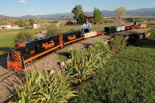 Silt man rides a homemade railroad | VailDaily.com