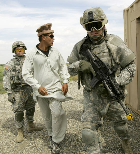 Immigrants play peers in army training | VailDaily.com