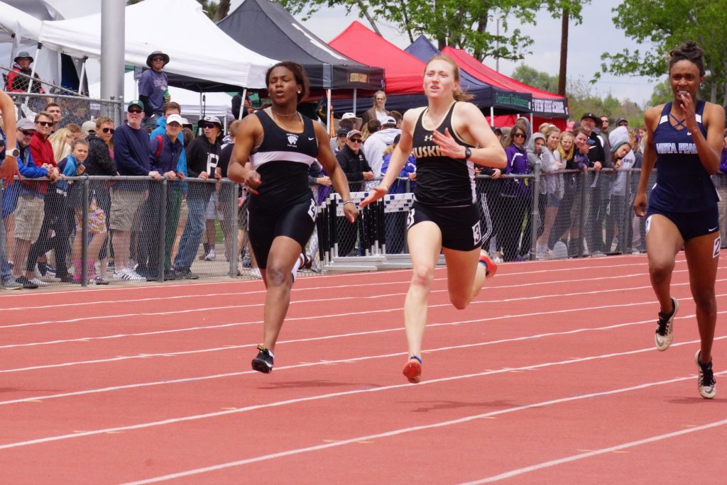 Battle Mountain’s Lizzie and Naomi go 1-2 in 1,600 | VailDaily.com