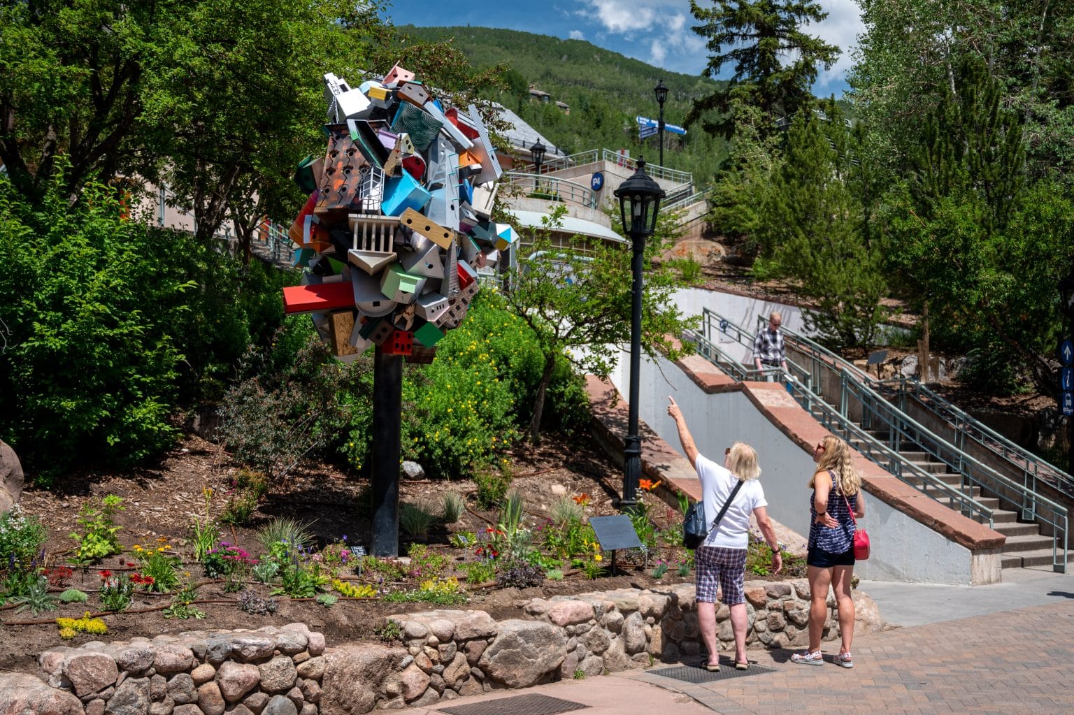 ‘We are all building nests’ artist to hold weeklong residency in Vail ...