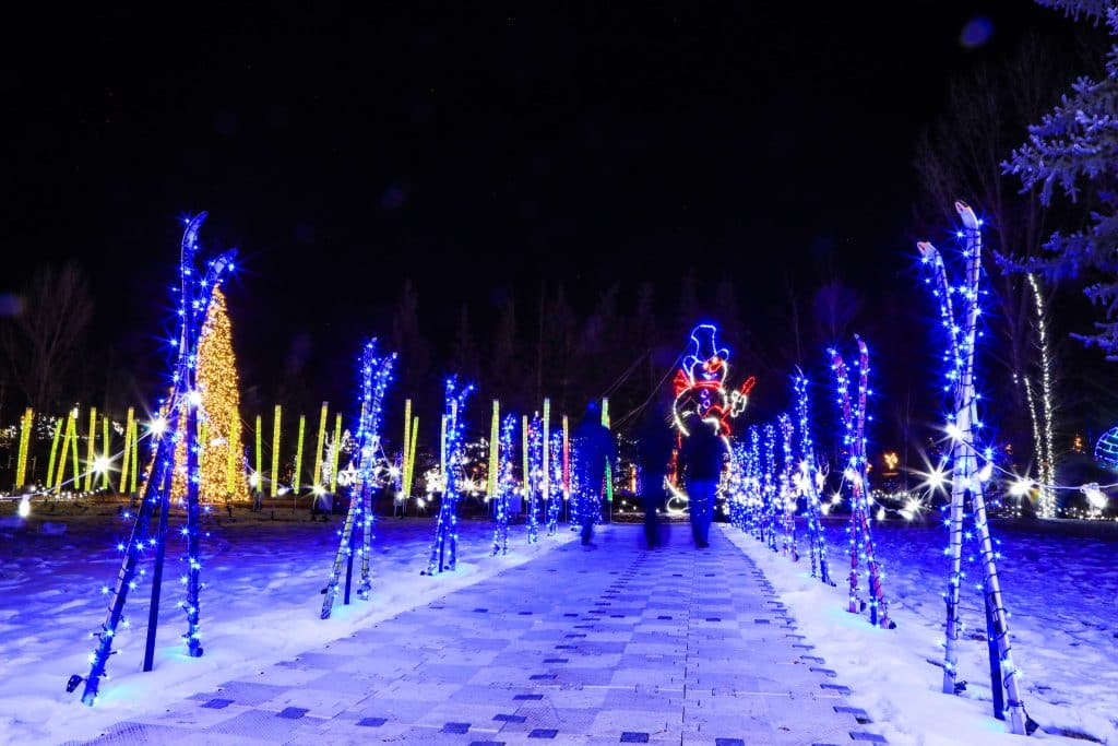 Walking in a winter wonderland: Vail lights up for holidays | VailDaily.com