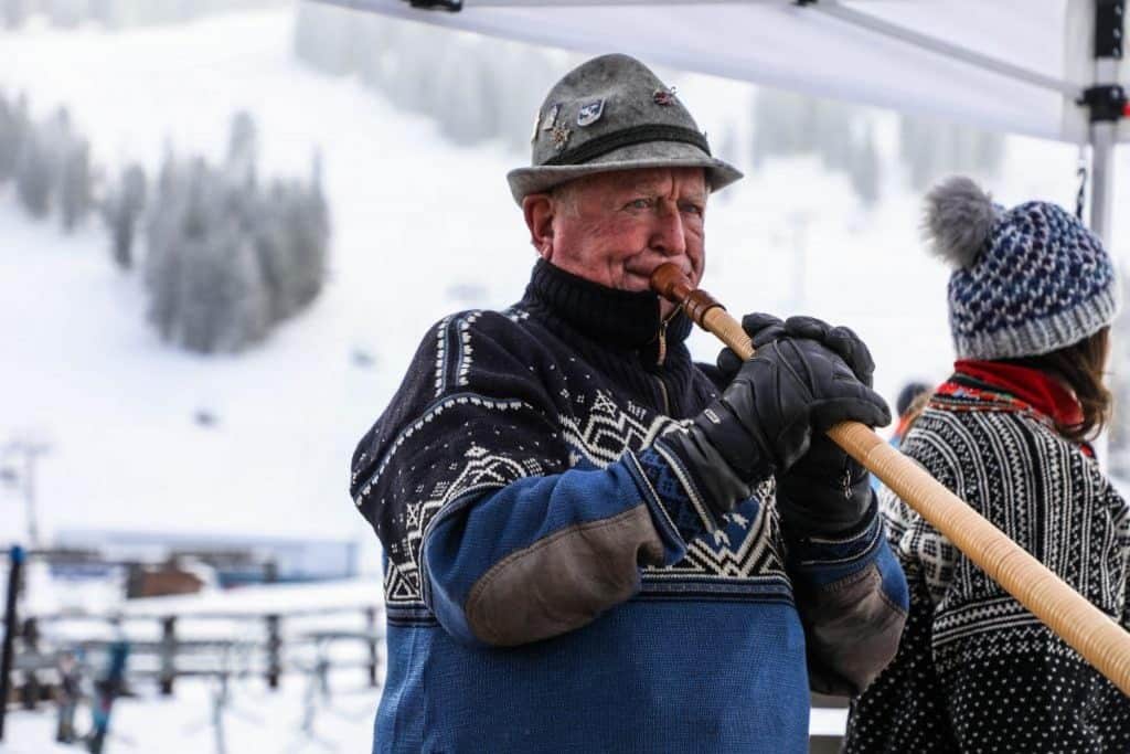 Snowshoe tours, ice skating, Yeti Hockey, live music at the Beav and ...