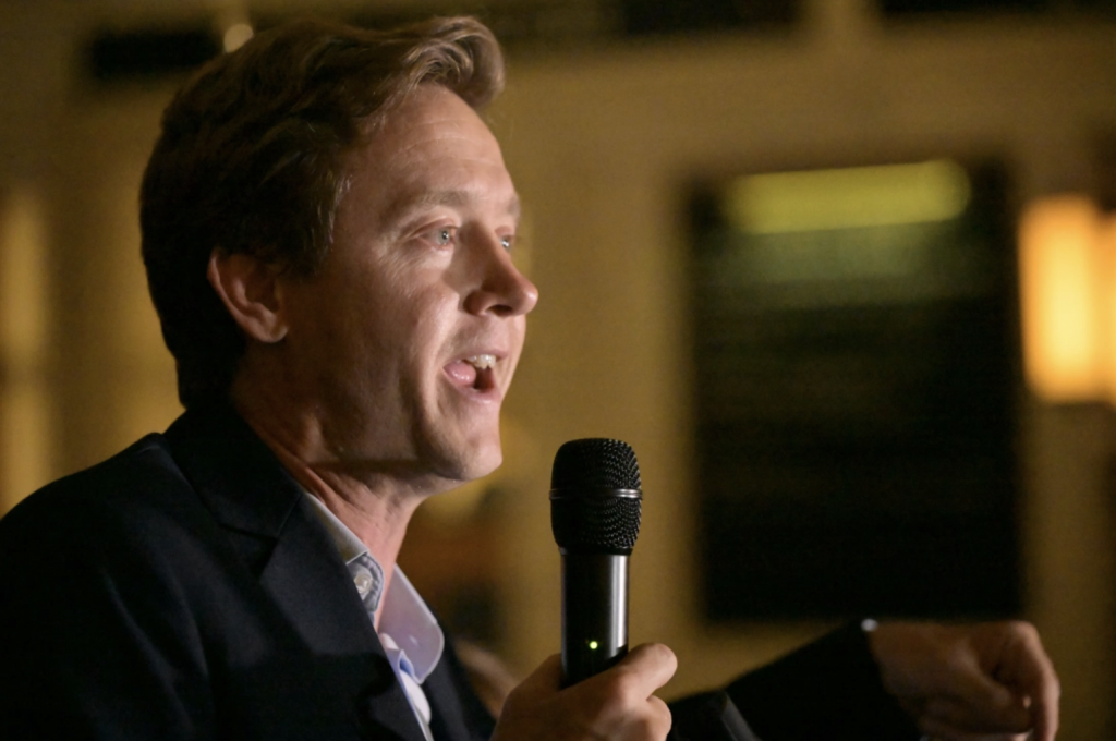 Former Vail resident Mike Johnston is sworn in as Denver mayor ...