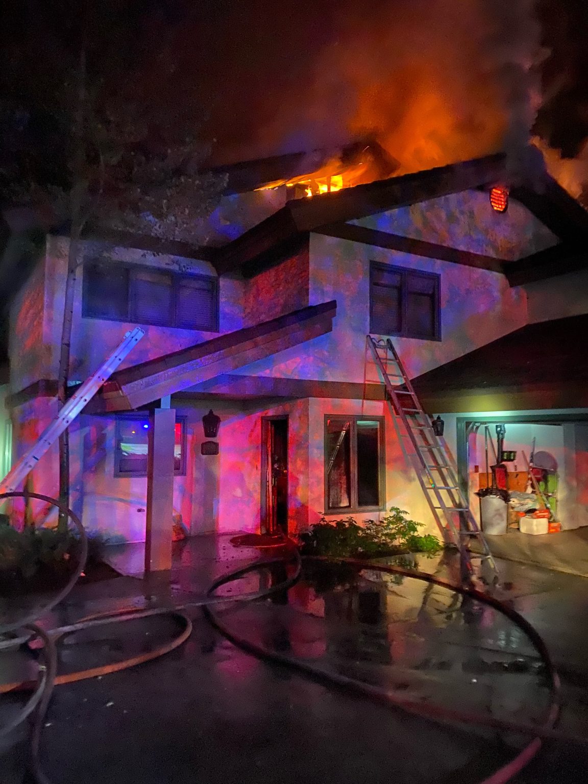 Early morning fire destroys homes in East Vail, displacing locals ...