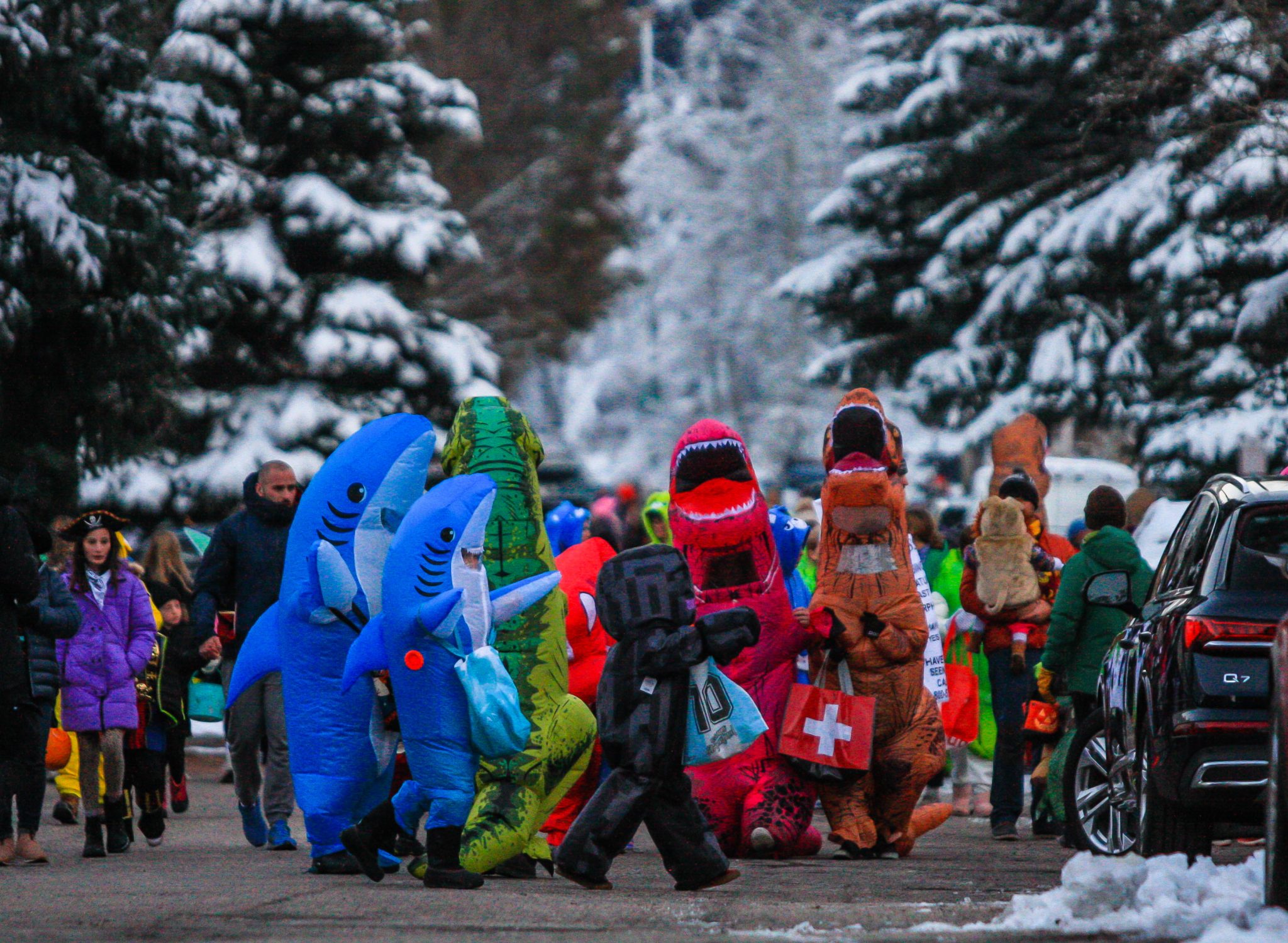 PHOTOS: Trick-or-treaters abound as Minturn businesses hand out candy ...