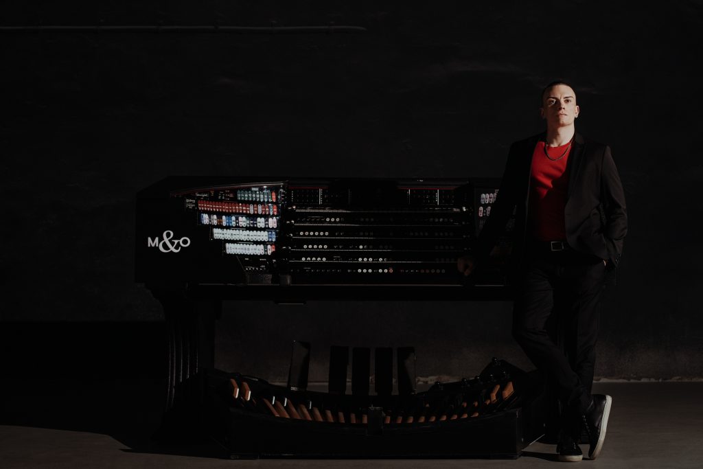 Cameron Carpenter, who smashes classical taboos on the organ, plays the ...