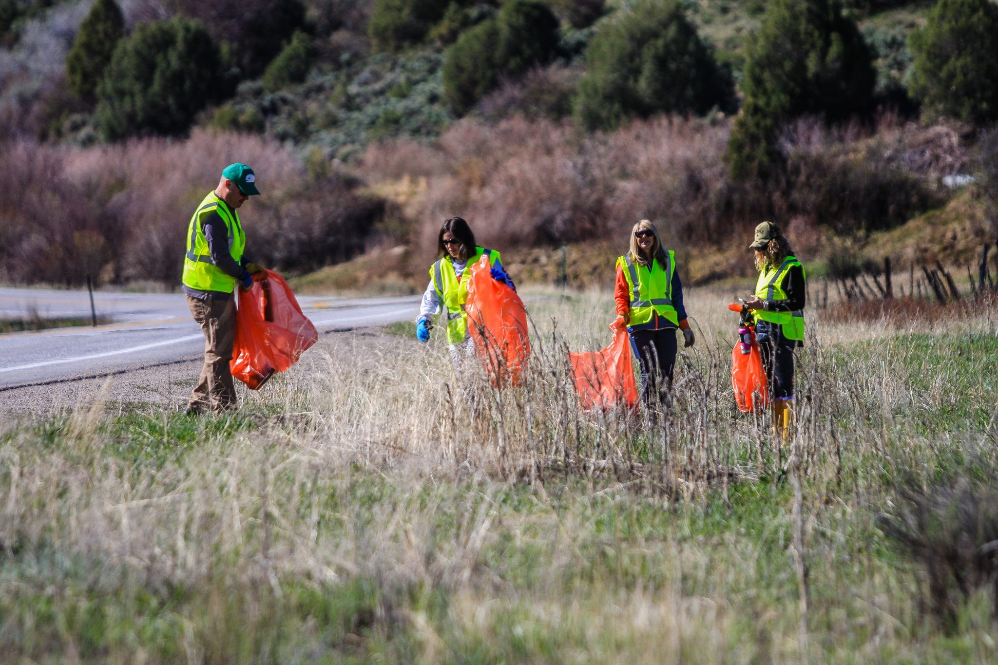 Hundreds of volunteers sack mountains of trash on miles of Eagle County ...