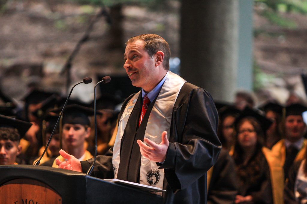 Reciben diploma 214 estudiantes en la 64ª ceremonia de graduación de la ...