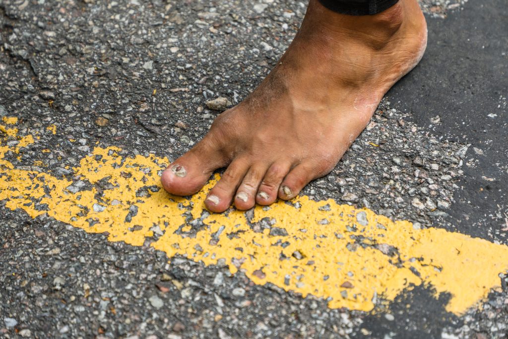 On an epic 3,100-mile walk across the US, ‘Barefoot Dutchman’ delivers ...