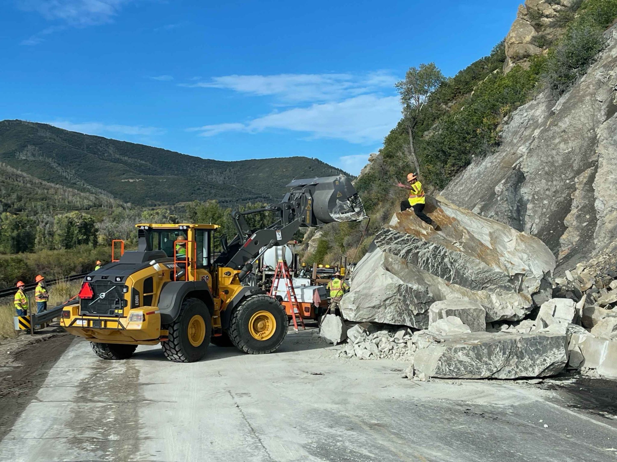 I-70 cleanup postponed after rock slide closes U.S. 40 | VailDaily.com