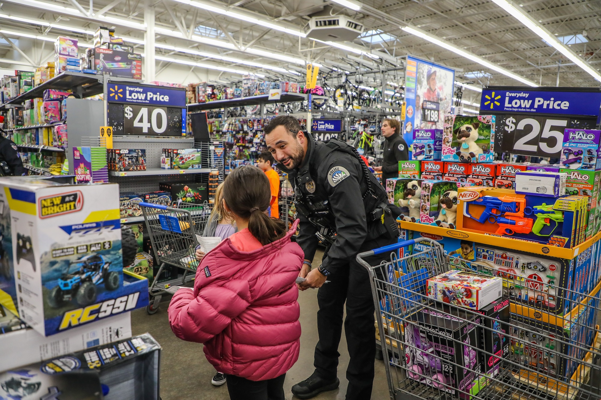 Shop with a Cop brightens the holiday season for Eagle County kids in ...