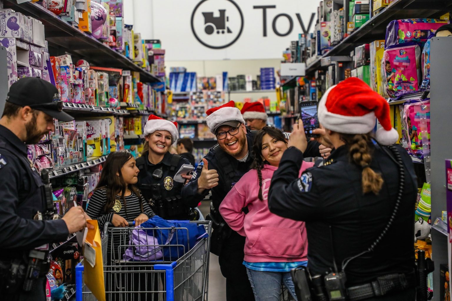 Shop with a Cop brightens the holiday season for Eagle County kids in ...