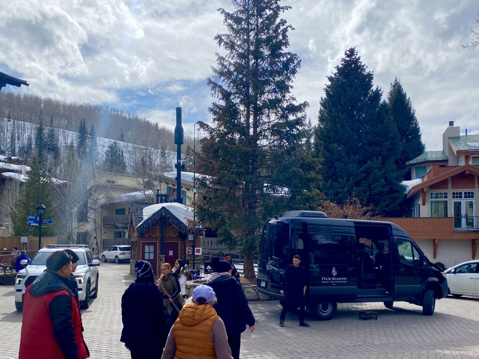 Vail’s Checkpoint Charlie gets a new Christmas tree | VailDaily.com