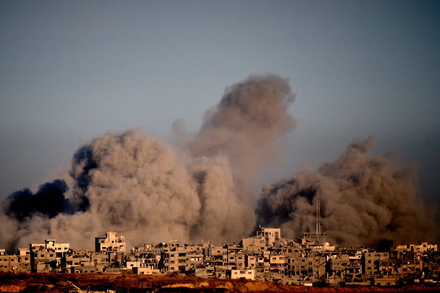 Top officials from US and Qatar join talks aimed at brokering peace in ...