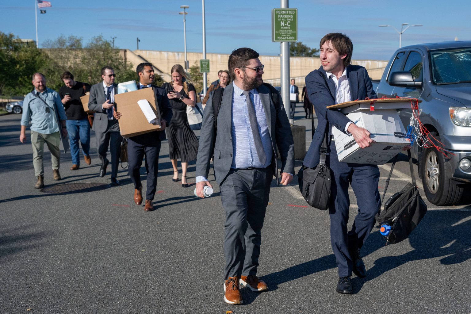 Journalists turn in access badges, exit Pentagon rather than agree to ...
