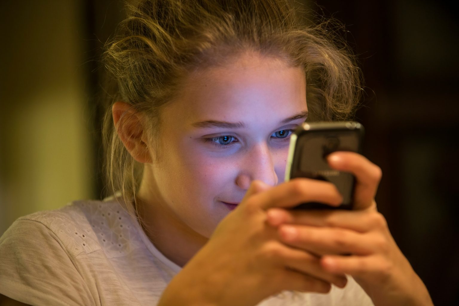 Screen time can be dangerous for adolescent mental health. Experts say ...
