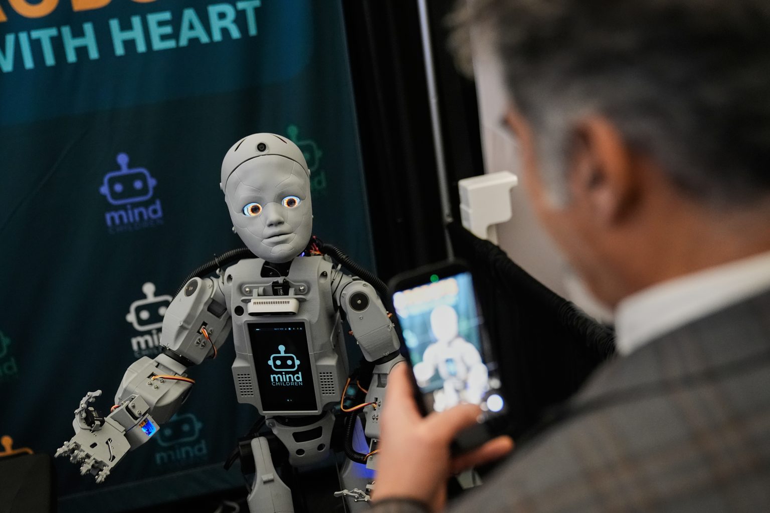 Humanoid robots take center stage at Silicon Valley summit, but skepticism remains | VailDaily.com