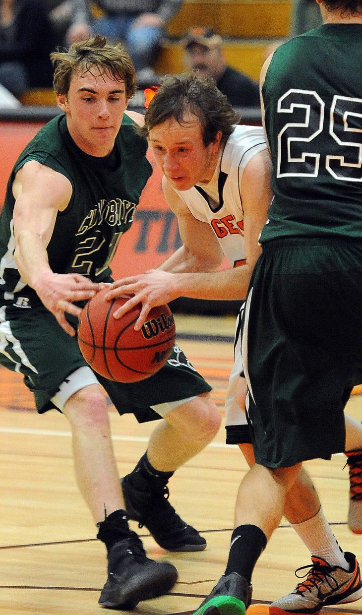 Plateau Valley shoots by Hayden boys basketball | SteamboatToday.com