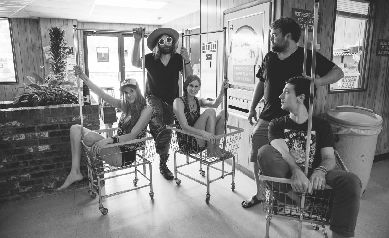 Indie-folk band Shook Twins back in Steamboat Friday | SteamboatToday.com