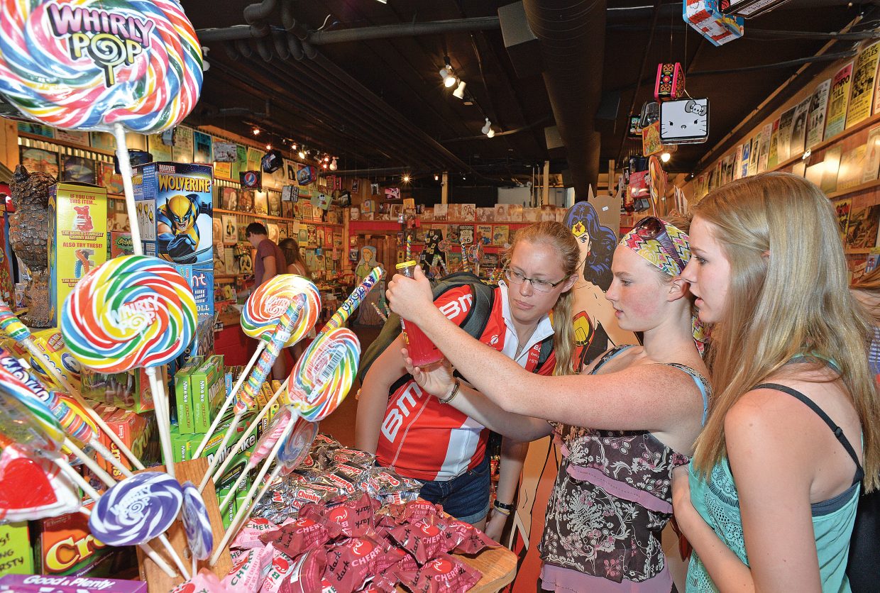 Rocket Fizz candy store preps for grand opening celebration ...