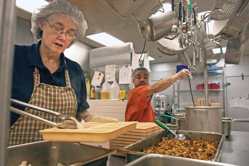 Jail cooks, inmates make Thanksgiving dinner for 77 people ...