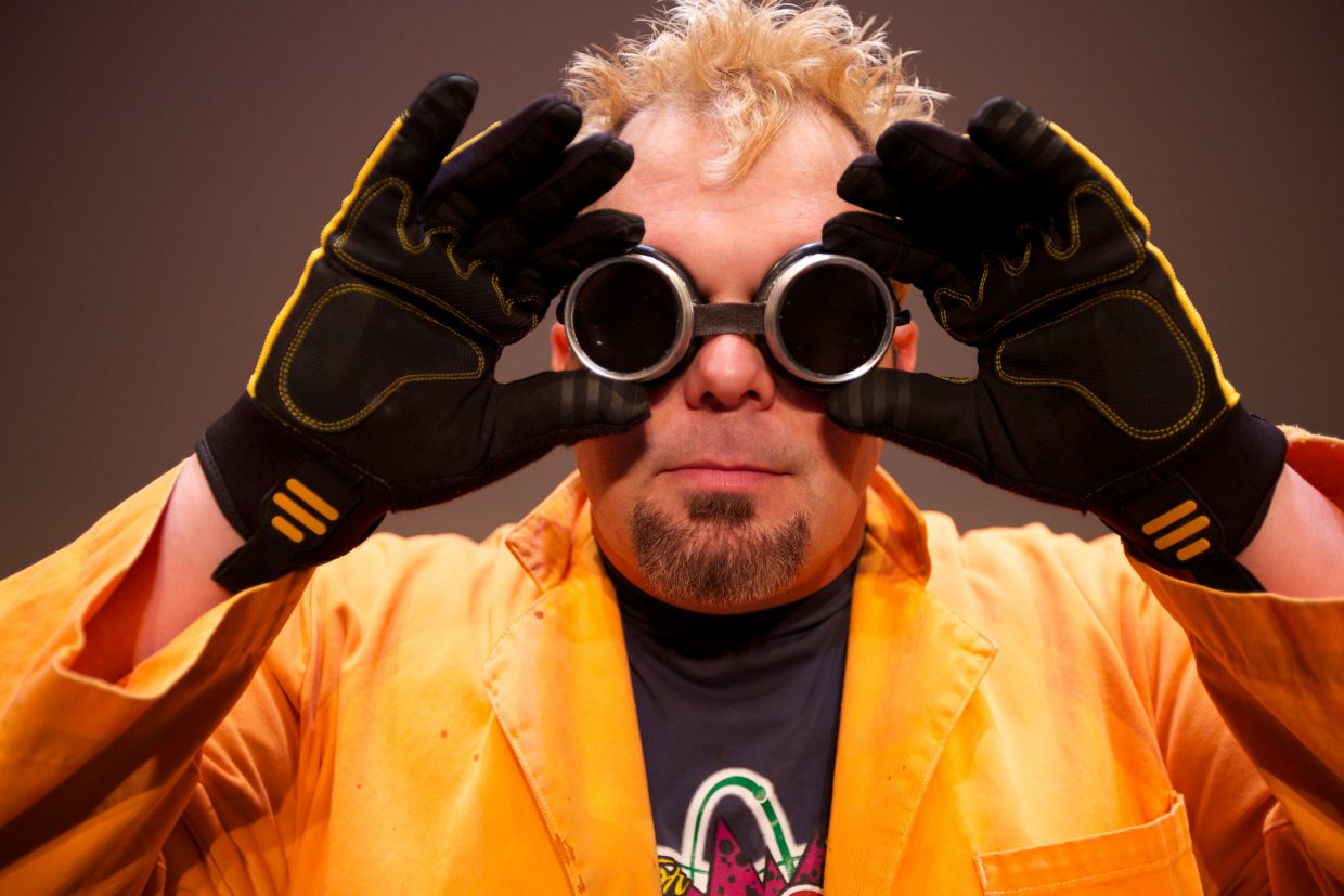 Doktor Kaboom combines magic, science for one-of-a-kind holiday show ...
