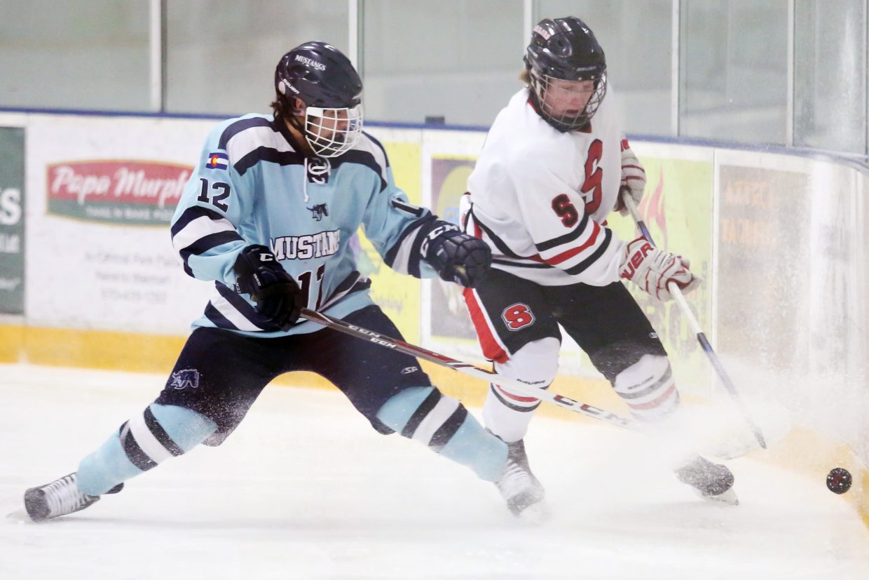 Mustangs run wild in win over Sailor hockey | SteamboatToday.com