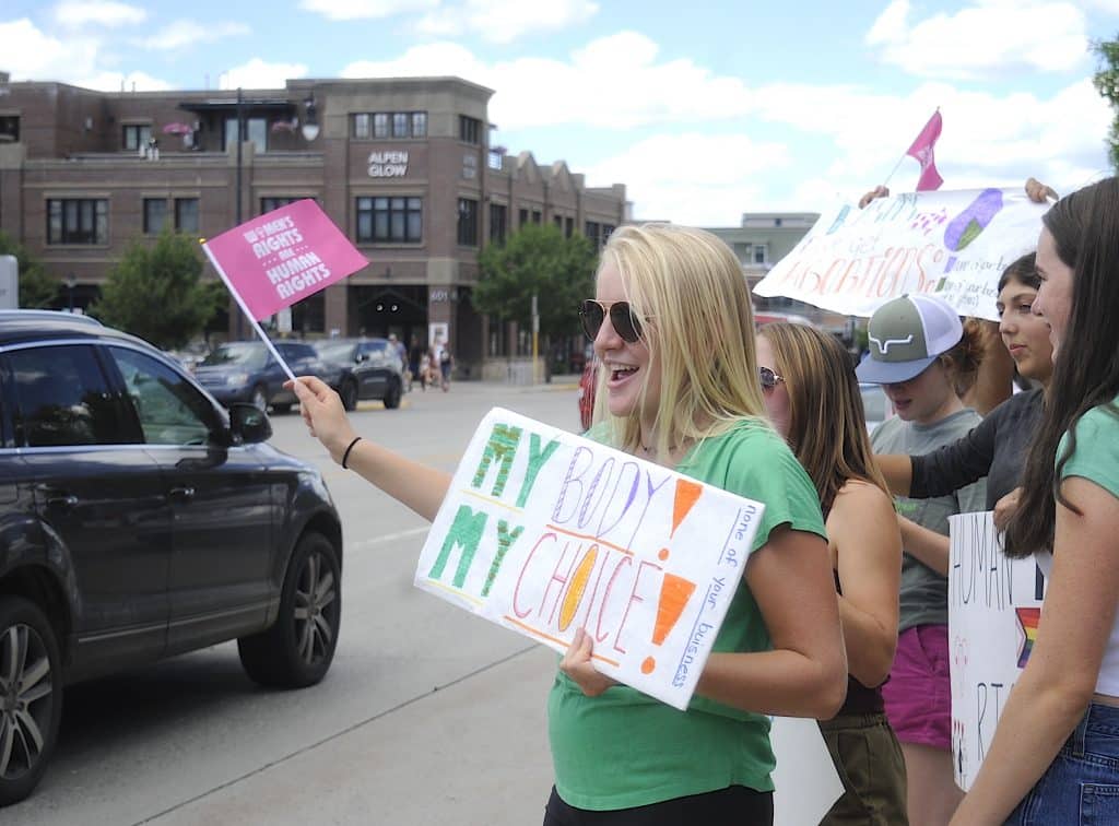 Women’s Rights Rally draws crowd Saturday in Steamboat | SteamboatToday.com