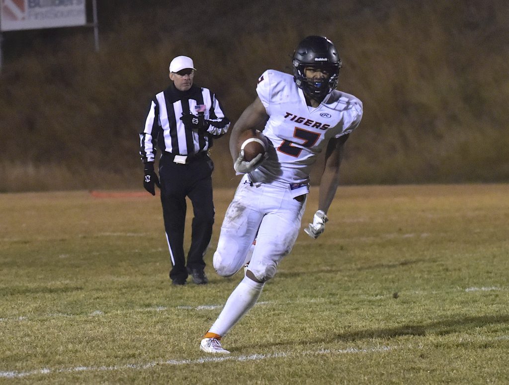 Hayden football closes season with 40-point win over Soroco ...