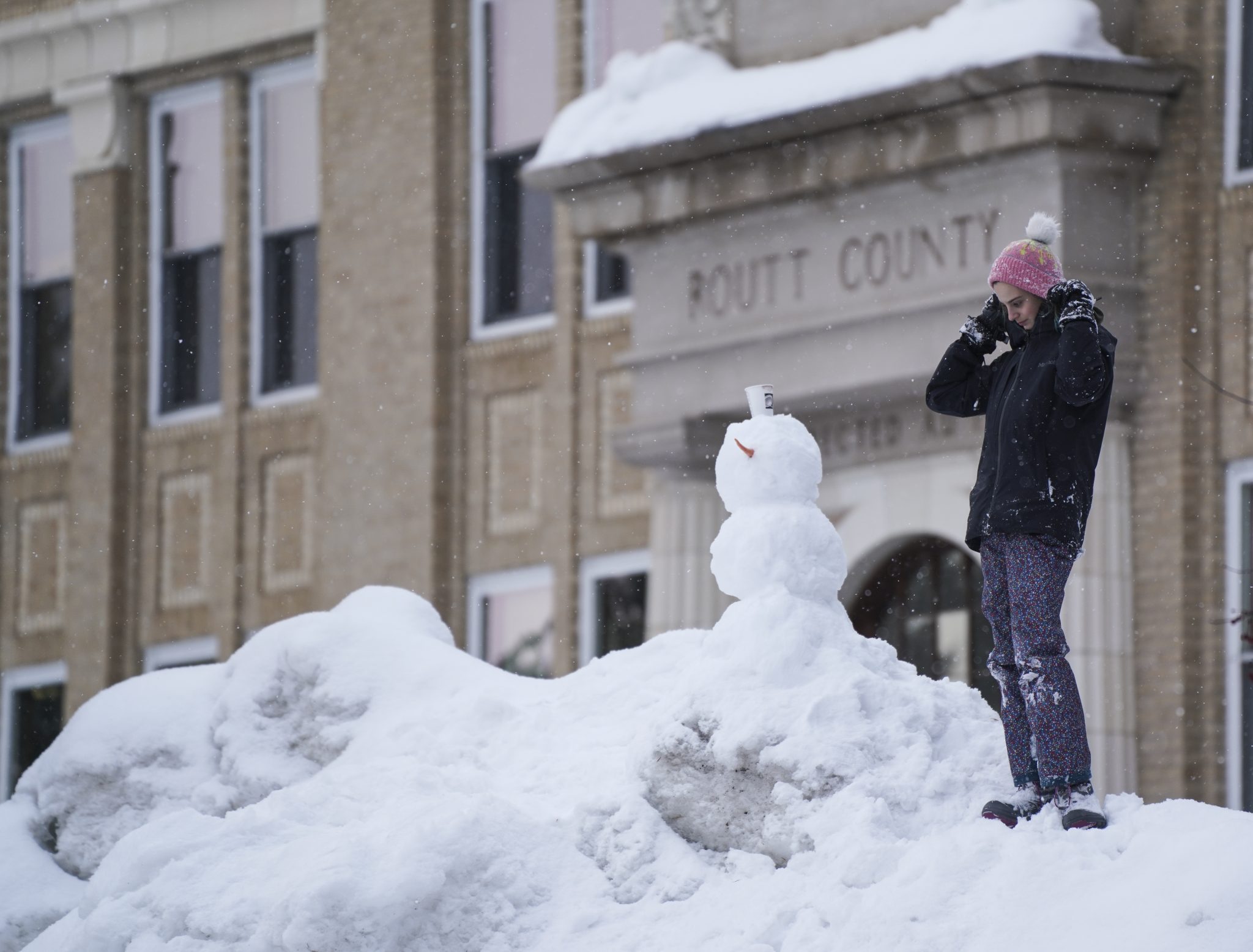 Photos: Students, community members create snowmen against climate ...