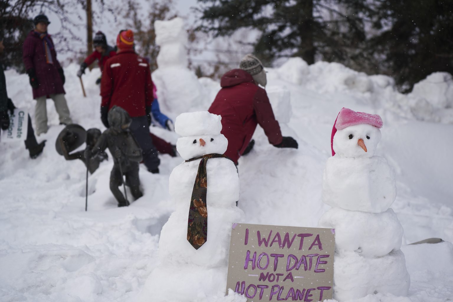 Photos: Students, community members create snowmen against climate ...