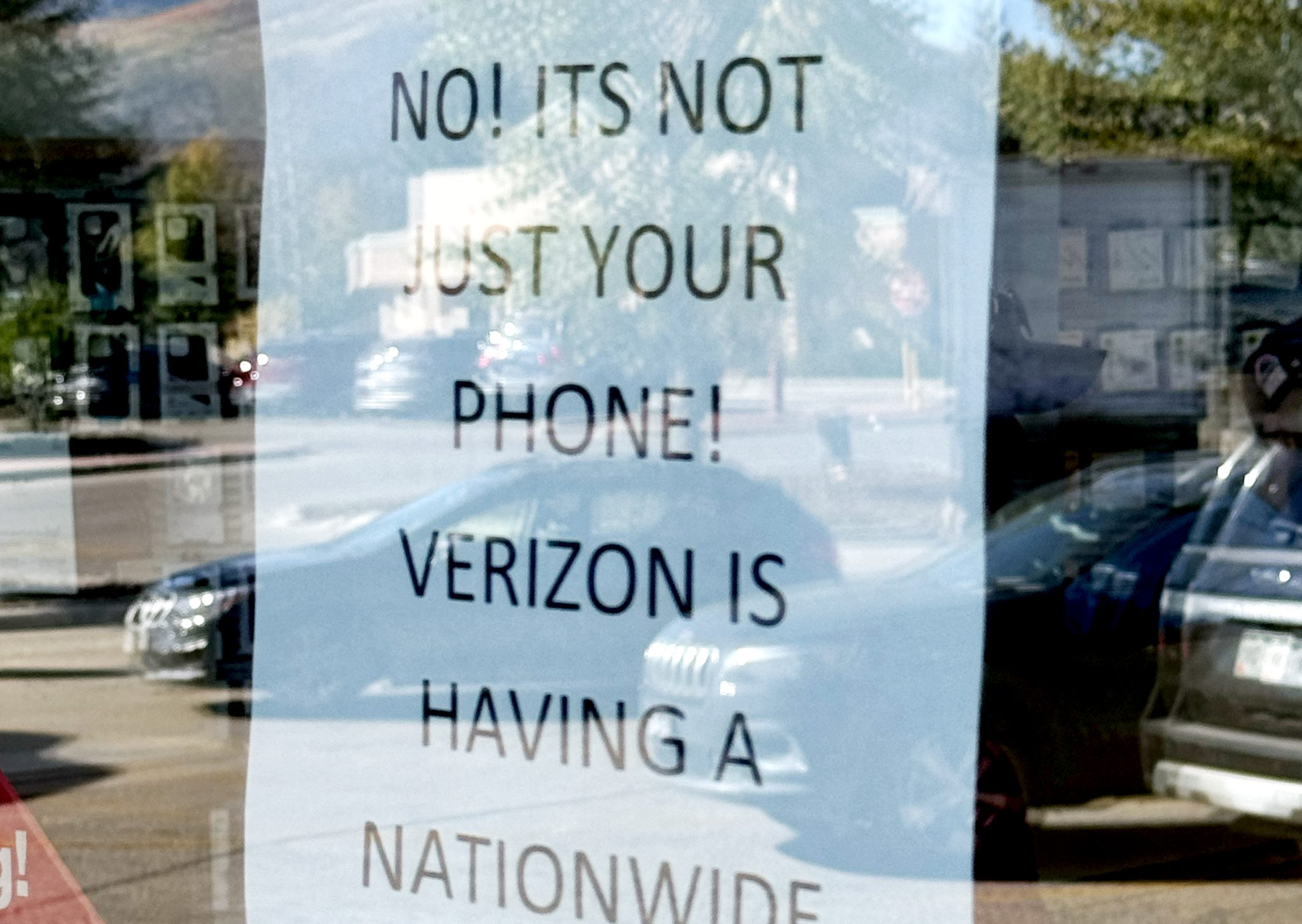 Customers flock to Verizon store as nationwide outage impacts service ...