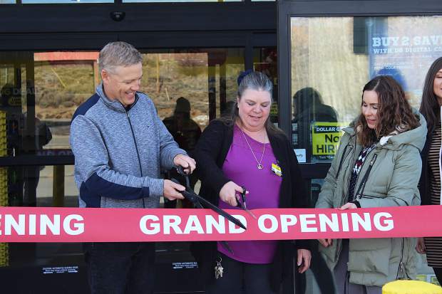 Ceremonial ribbon cut on Granby’s new Dollar General store | SkyHiNews.com