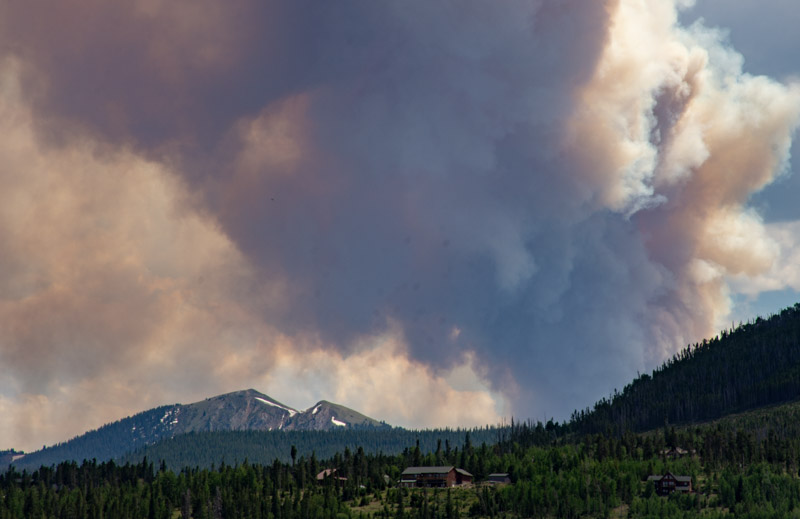 Sugarloaf Fire grows to almost 900 acres overnight | SkyHiNews.com