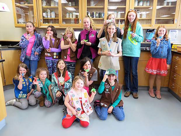 Local Girl Scouts make cranes for cancer | SkyHiNews.com