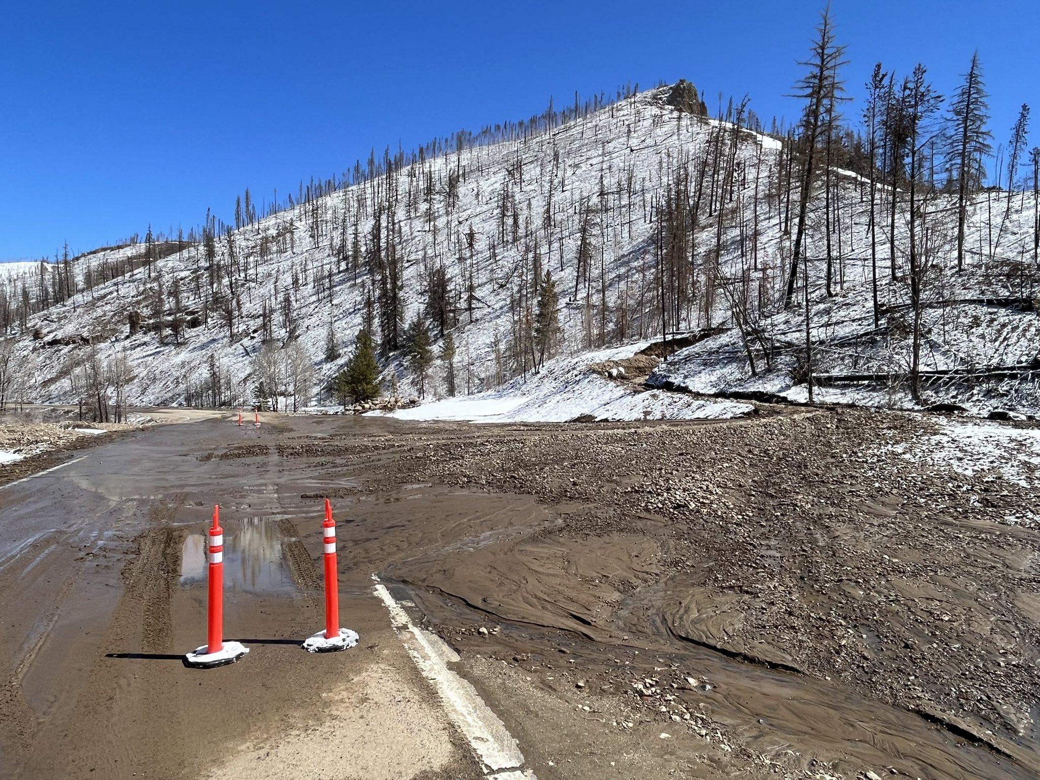 Mudslide covers CO 125 north of Granby | SkyHiNews.com