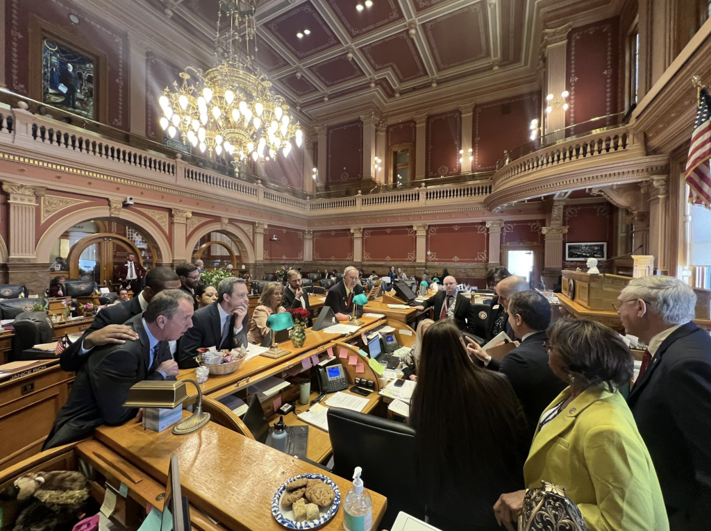 Colorado lawmaking session ends with bipartisan celebrations and new ...