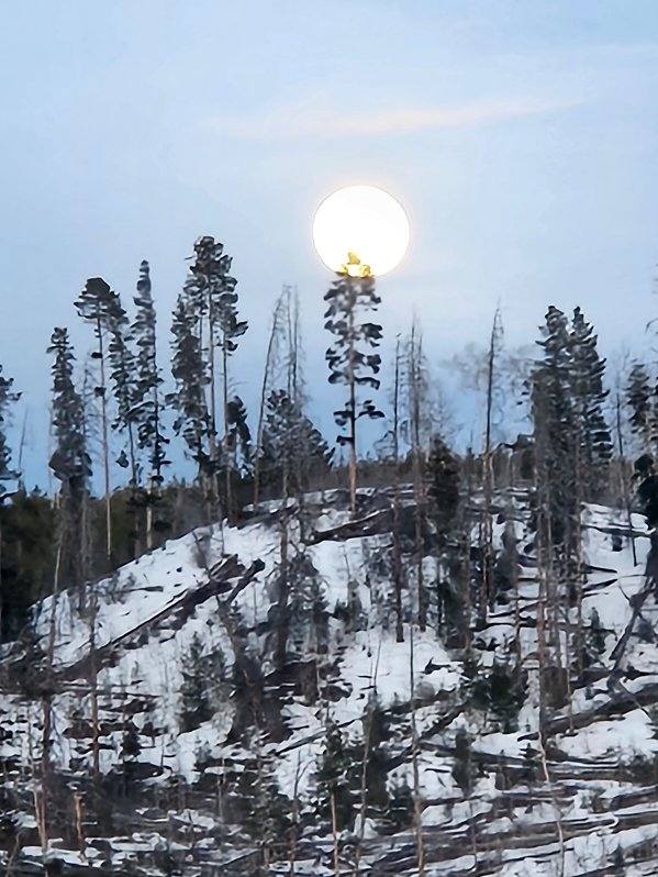 Reader photos: sunset, sundog and the full moon | SkyHiNews.com