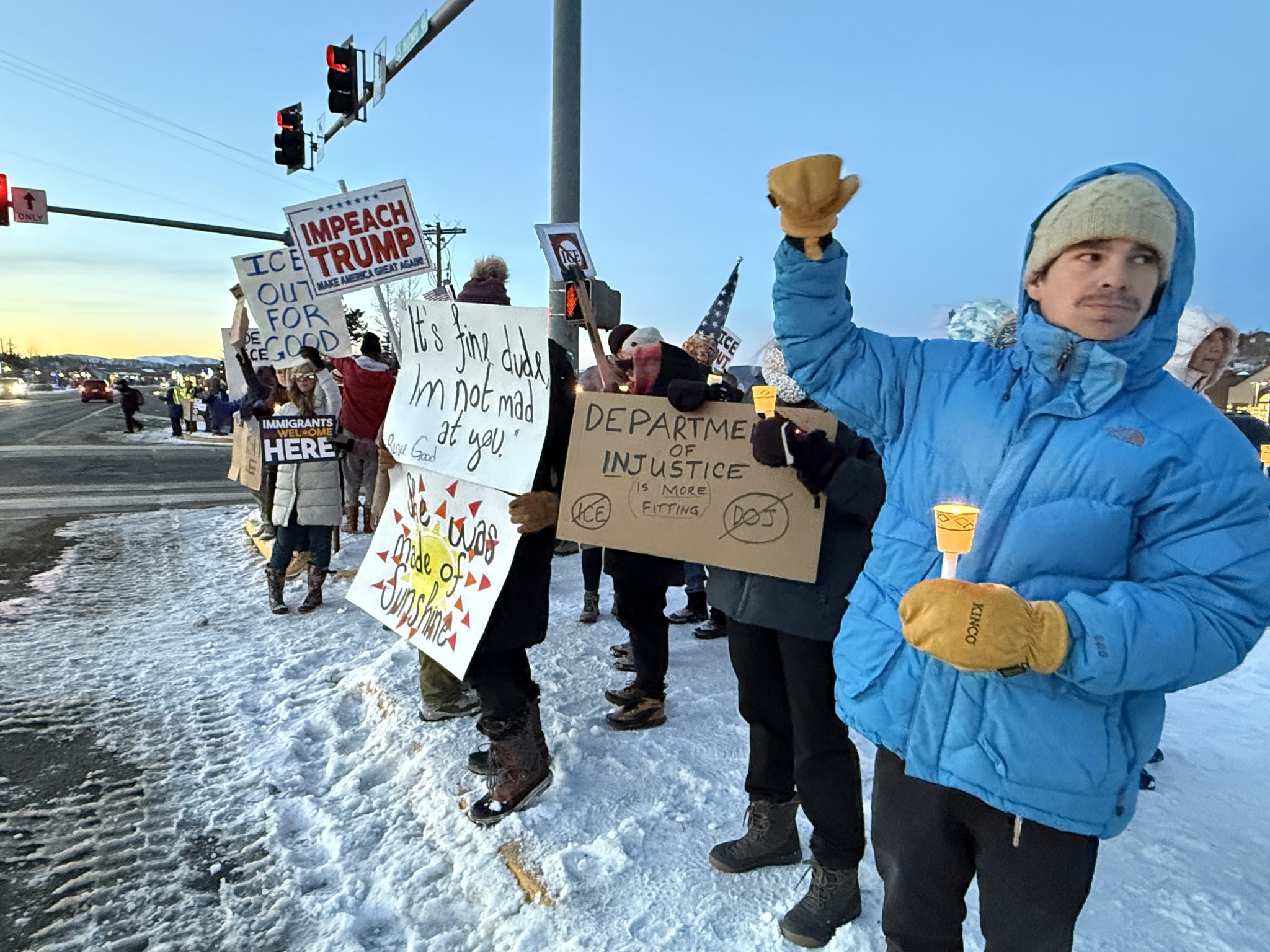 Fraser Valley holds candlelight vigil for Renee Good | SkyHiNews.com