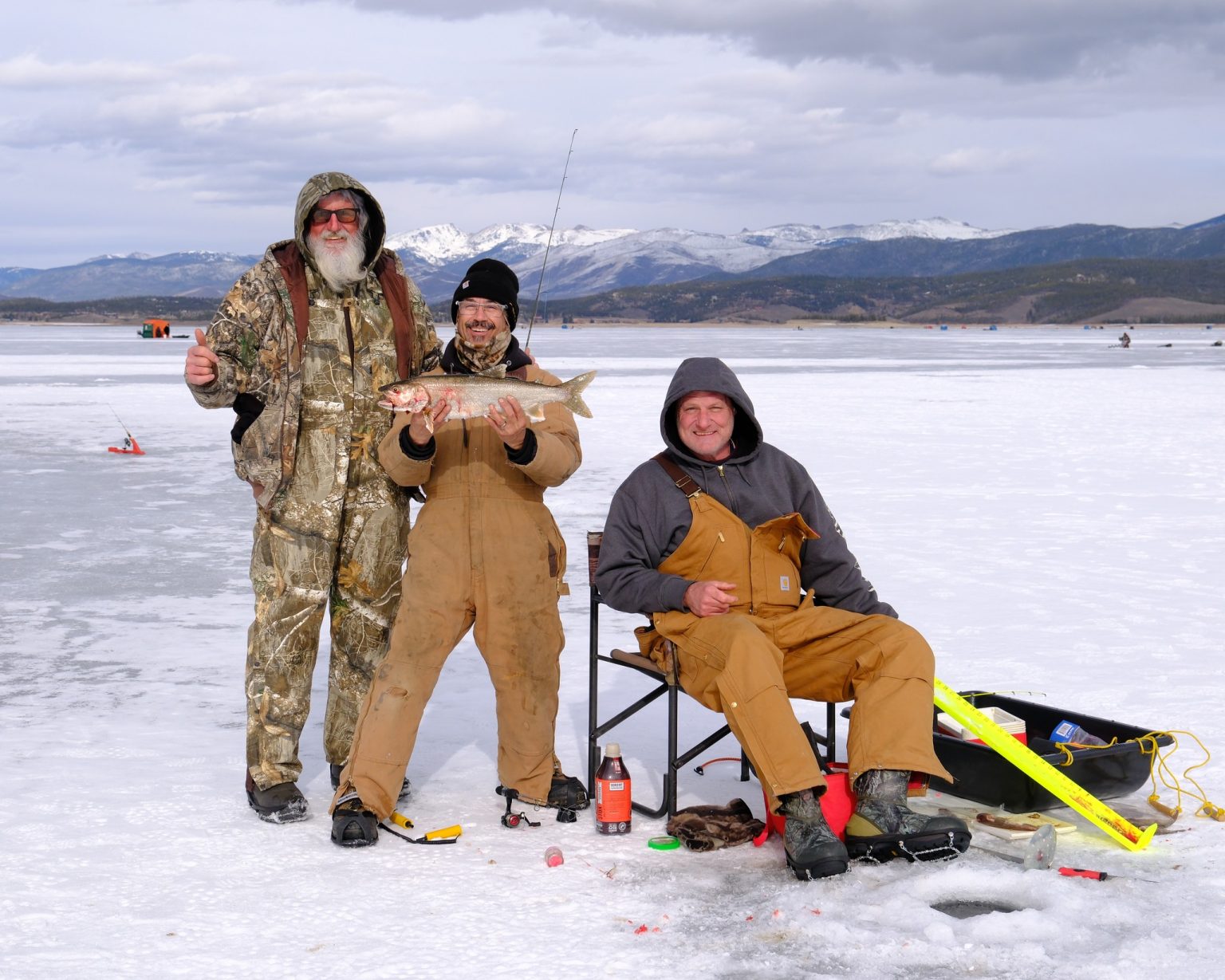 3 Lakes Ice Fishing Contest lures 950 anglers on foot | SkyHiNews.com