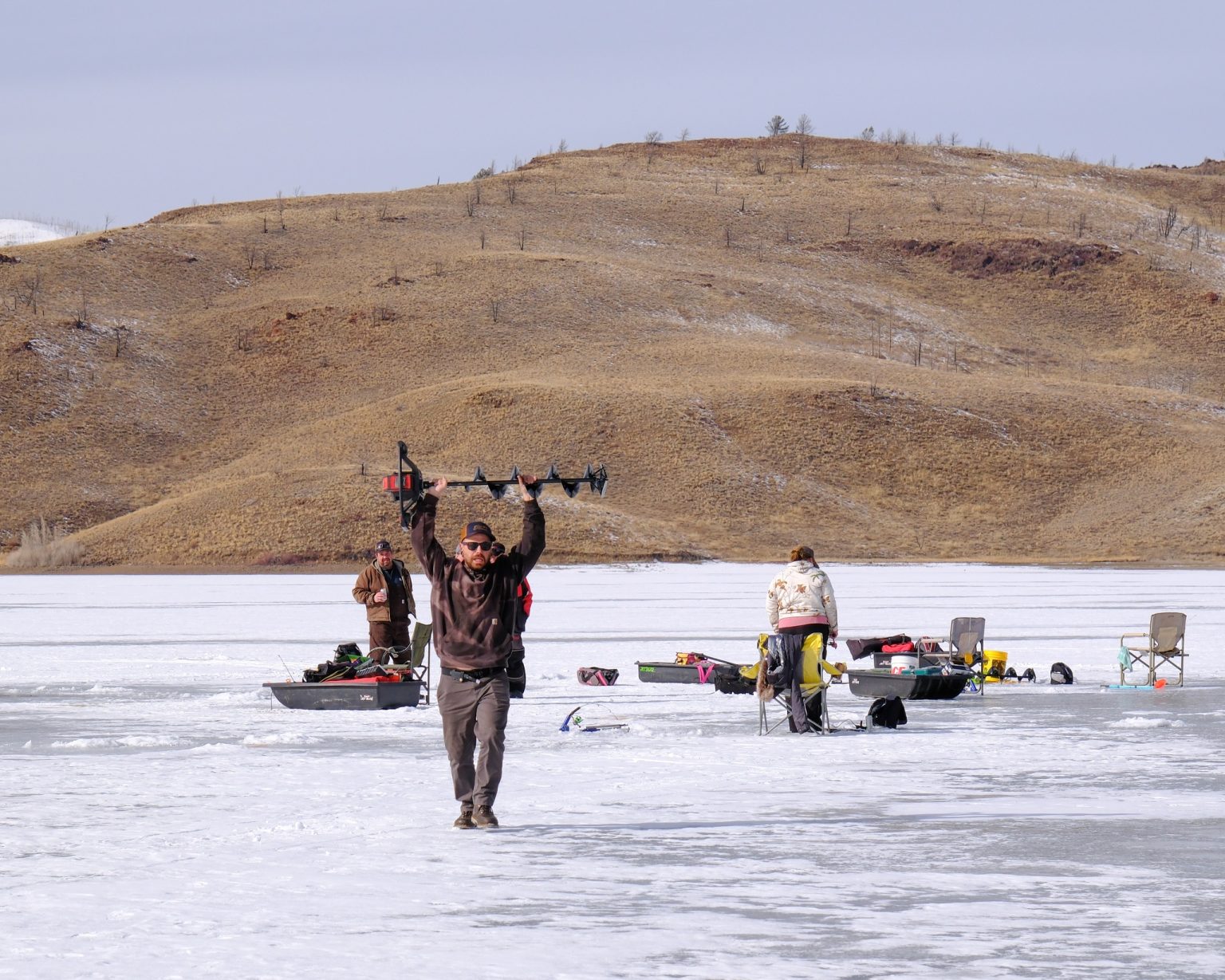 3 Lakes Ice Fishing Contest lures 950 anglers on foot | SkyHiNews.com