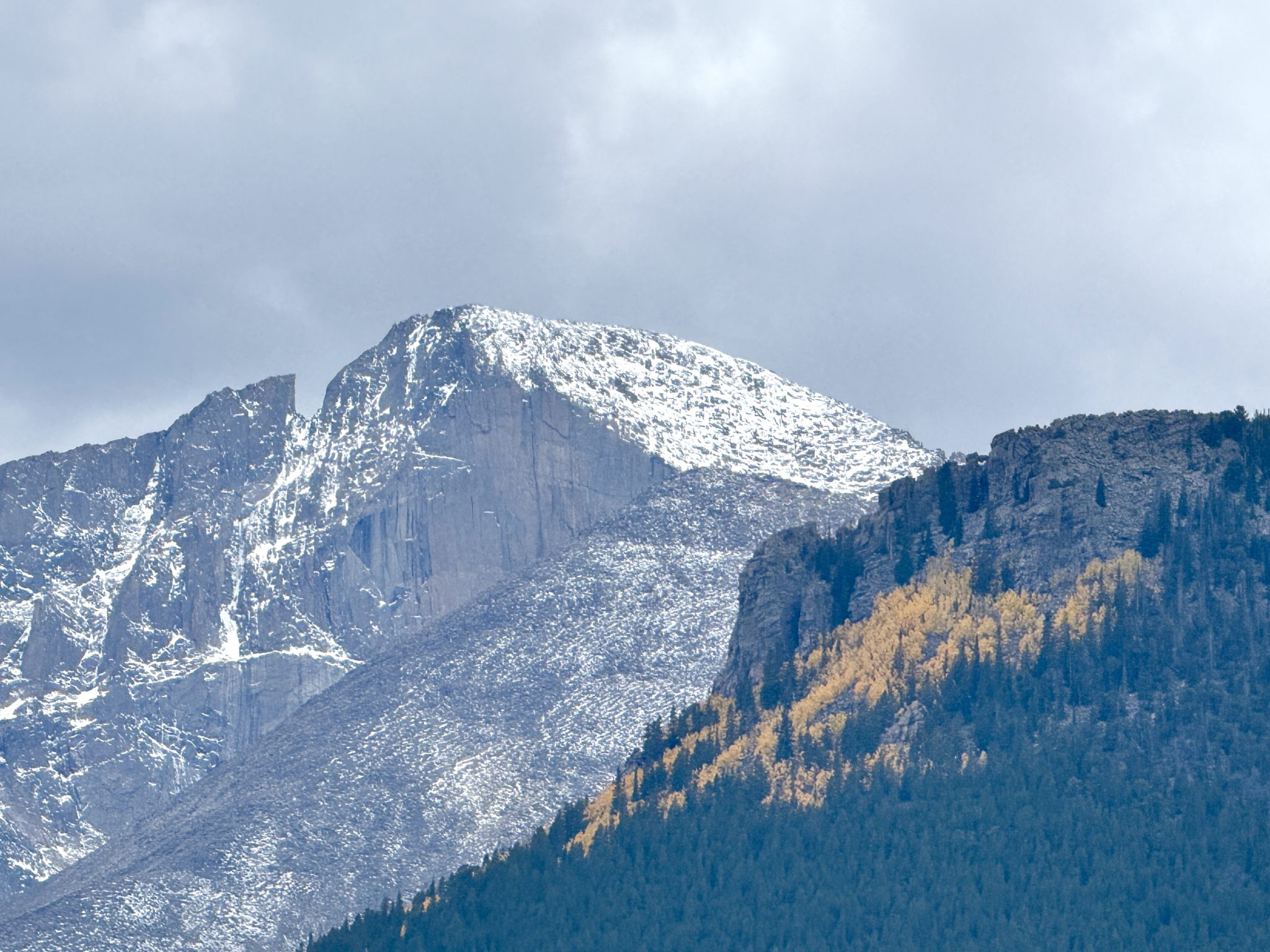 Two men rescued from summit of Longs Peak | SkyHiNews.com