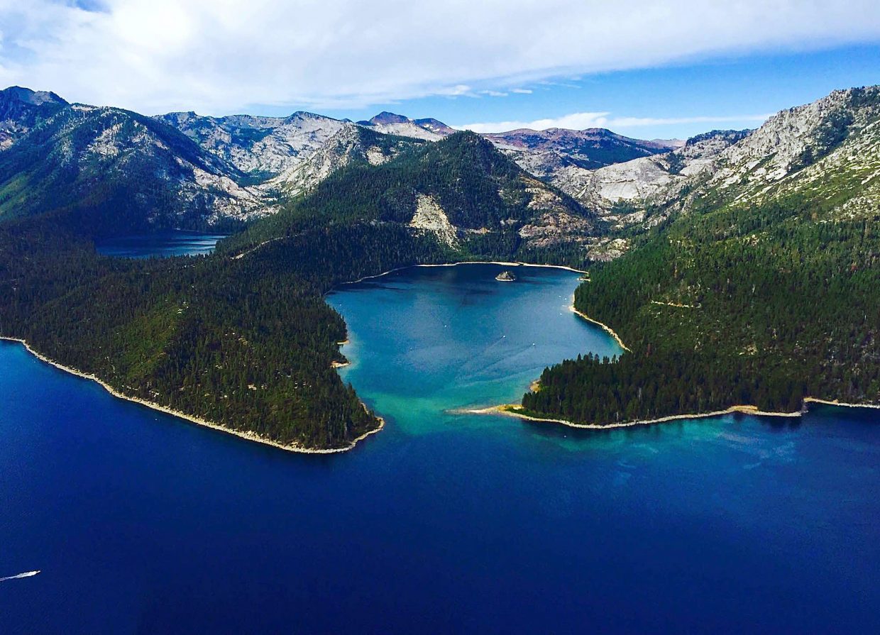 Sierra Snapshots: Beautiful blue Lake Tahoe from above (photo slideshow ...