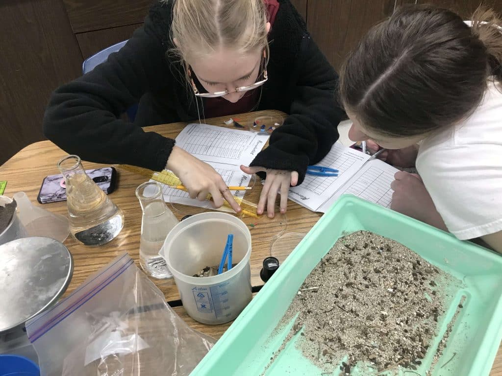 Students make strides in effort to reduce local plastic pollution ...