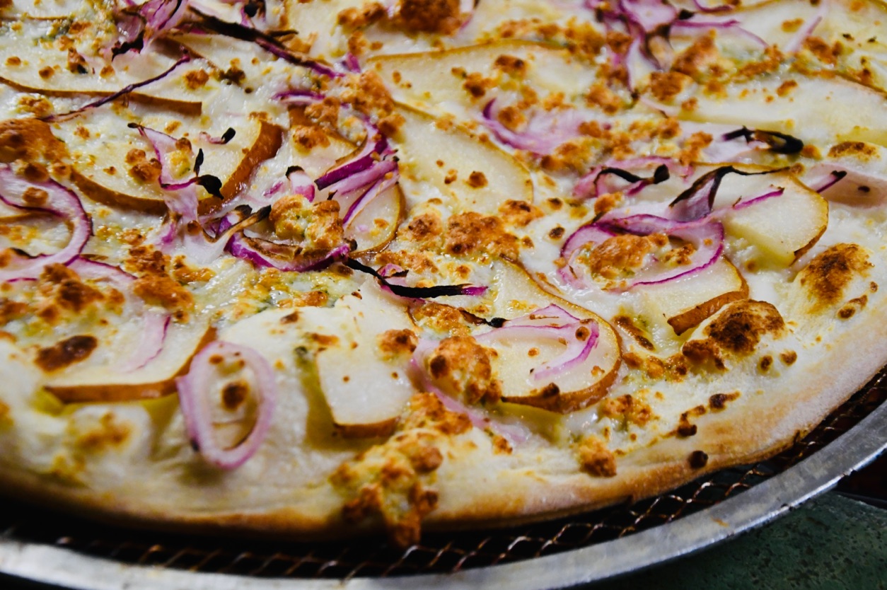 EAT This Week: Fireside Pizza Company’s Pear and Gorganzola | SierraSun.com
