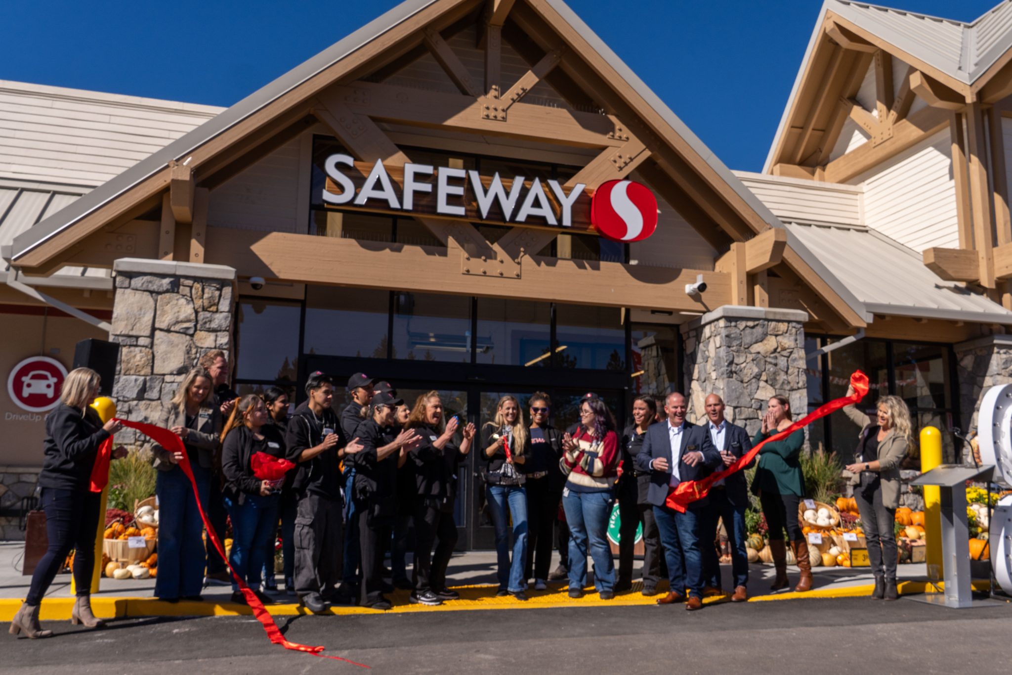 Safeway opens new Tahoe City store, donates $5,000 to Sierra Community ...