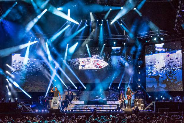 PHOTOS: Luke Bryan brings his best to Lake Tahoe South Shore ...