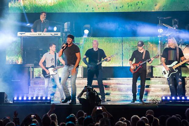 PHOTOS: Luke Bryan brings his best to Lake Tahoe South Shore ...